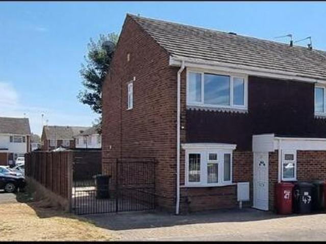 3 Bedroom End Of Terrace House For Rent In Slough