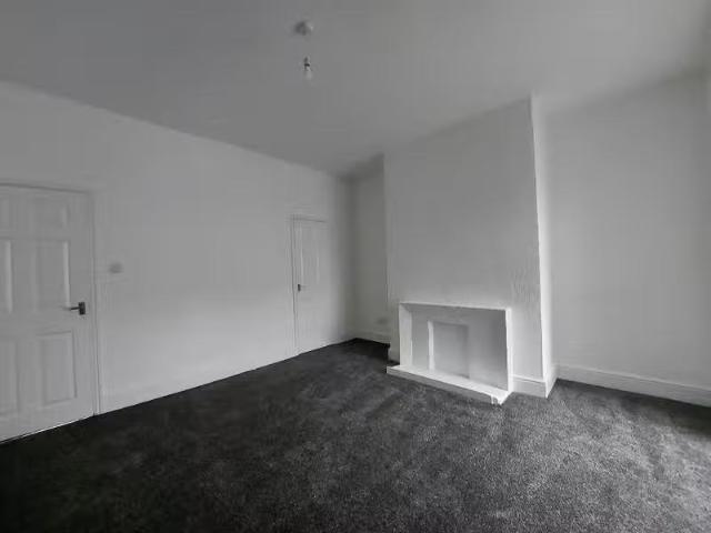 3 bedroom end of terrace house for rent in St. Cuthbert Street.
