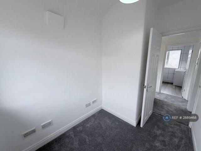 3 bedroom end of terrace house for rent in St Georges Road, Manchester, M43