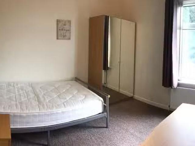 3 bedroom end of terrace house for rent in St Margarets Road.