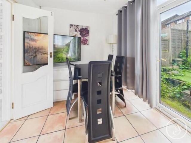 3 bedroom end of terrace house for rent in Staithe Gardens, Leeds, LS10