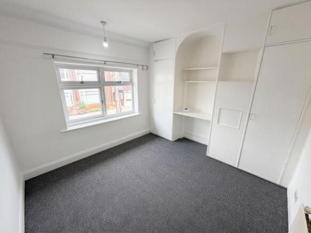 3 bedroom end of terrace house for rent in Stanningley Road, Leeds, LS13