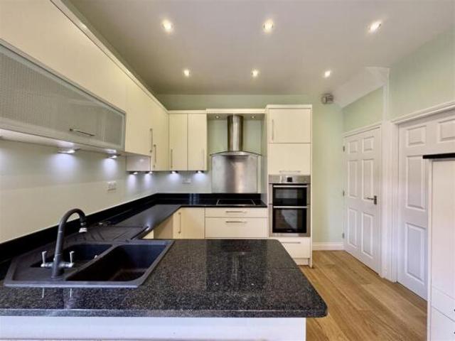 3 bedroom end of terrace house for rent in Station Road, Fenay Bridge, Huddersfield, HD8 0AA, HD8