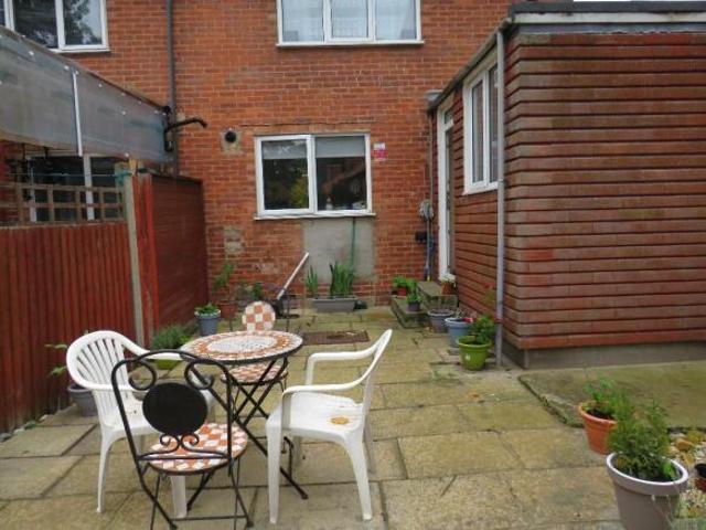 3 bedroom end of terrace house for rent in Stavordale Road, Carshalton, Surrey, SM5