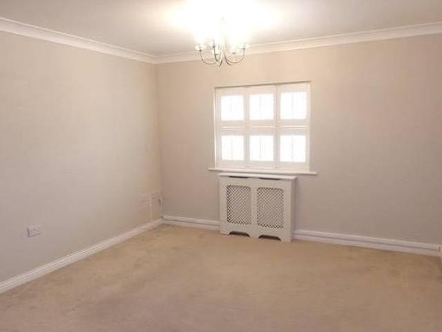 3 bedroom end of terrace house for rent in Stretcher Drive RG18
