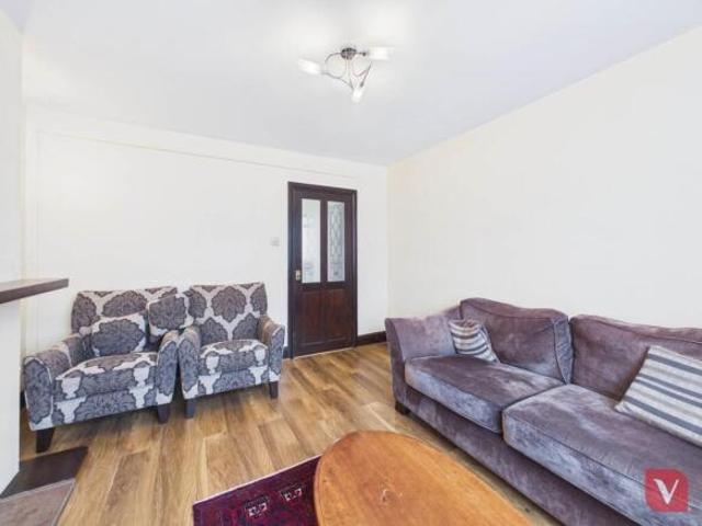 3 bedroom end of terrace house for rent in Poynters Road, Luton, LU4