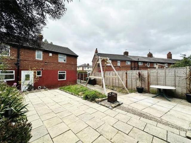 3 bedroom end of terrace house for rent in Poole Crescent, Leeds, West Yorkshire, LS15