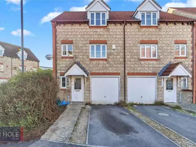 3 bedroom end of terrace house for rent in Parade Court, Brist.