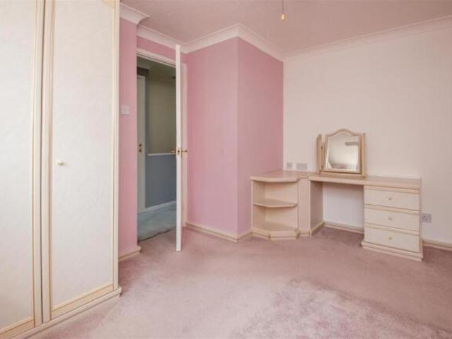 3 bedroom end of terrace house for rent in Parkside, Furzton, Milton Keynes, MK4