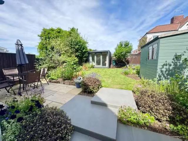 3 bedroom end of terrace house for rent in Passage Leaze, Shir.