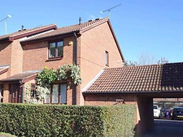 3 bedroom end of terrace house for rent in Peters Way Knebworth SG3 SG3