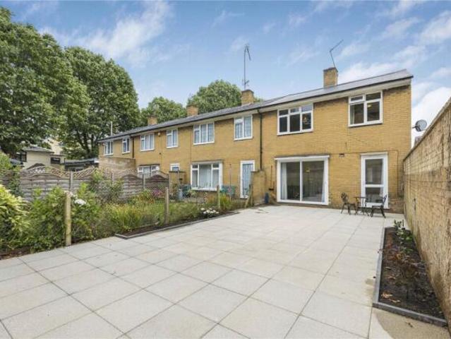 3 bedroom end of terrace house for rent in Pekin Close, London, E14