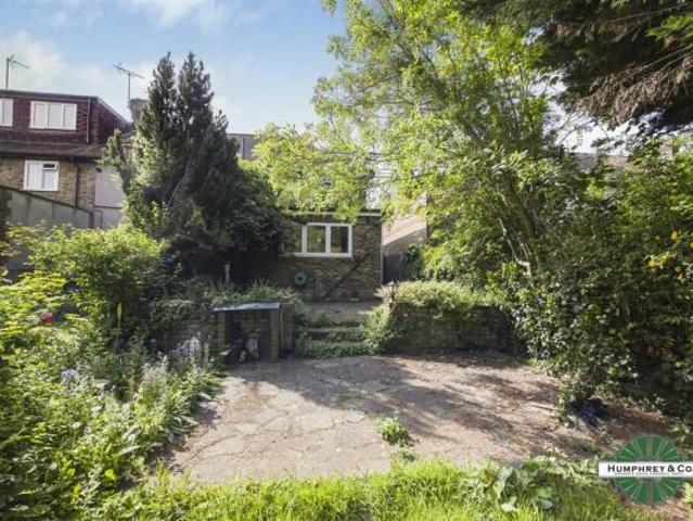 3 bedroom end of terrace house for rent in Penrhyn Avenue, London, E17 5BJ, E17