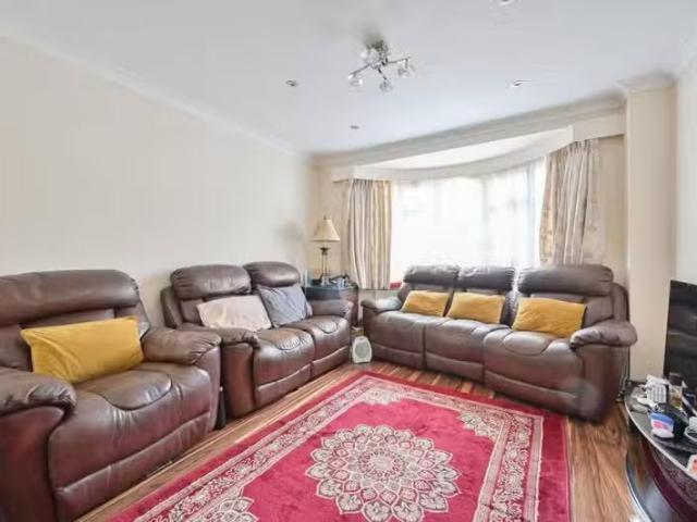 3 bedroom end of terrace house for rent in Primrose Close, Har.