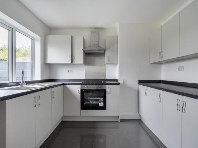 3 bedroom end of terrace house for rent in queens Road, gravesend, DA12
