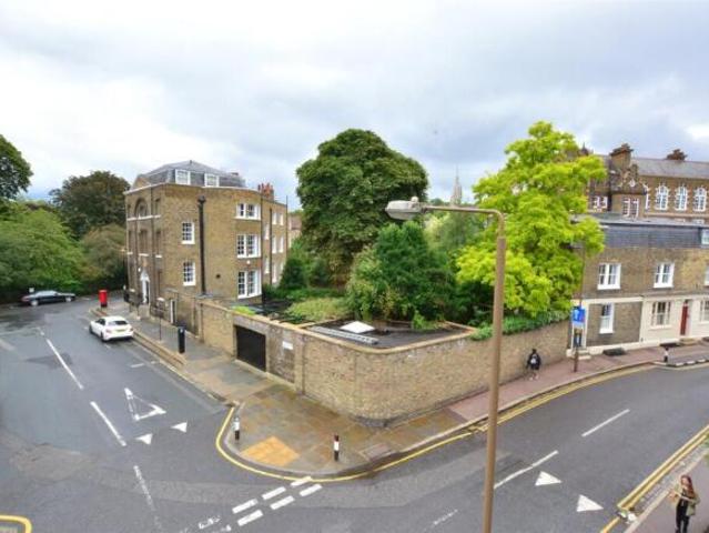 3 bedroom end of terrace house for rent in Royal Hill, London, SE10