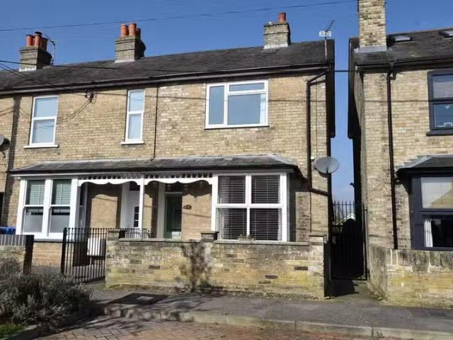3 bedroom end of terrace house for rent in Radiator Road, Grea.