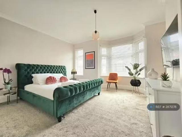 3 bedroom end of terrace house for rent in Raleigh Road, Coven.