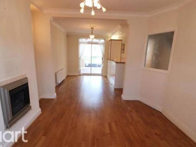 3 bedroom end of terrace house for rent in River Way Luton LU3