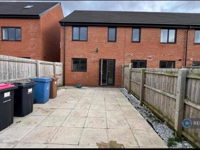 3 bedroom end of terrace house for rent in Riverside Way, Salford, M6