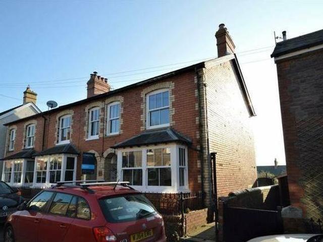 3 bedroom end of terrace house for rent in Richmond Road Abergavenny NP7