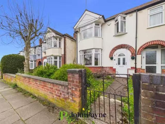 3 bedroom end of terrace house for rent in Woodstock Road, Che.