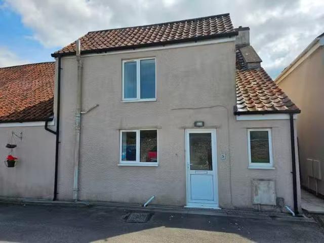 3 bedroom end of terrace house for rent in Woodview Terrace, N.
