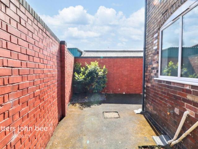 3 bedroom end of terrace house for rent in Walley Place, STOKE ON TRENT, ST6