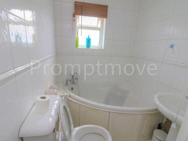 3 bedroom end of terrace house for rent in Warren Road Luton LU1 1UE, LU1