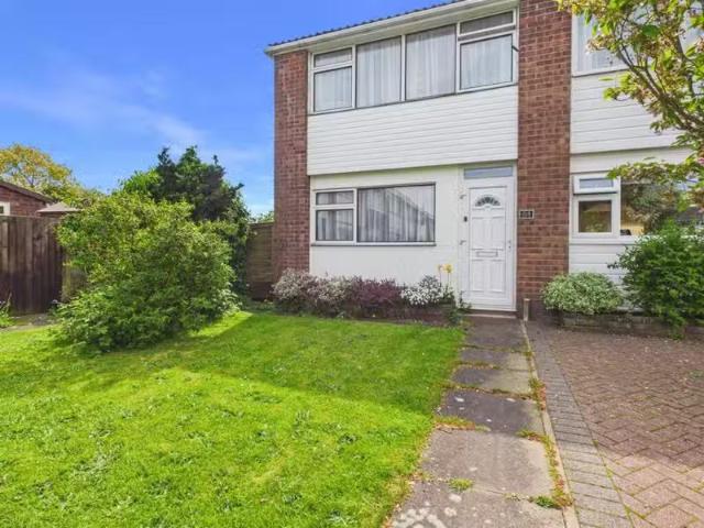 3 bedroom end of terrace house for rent in Warwick Green, Bulk.