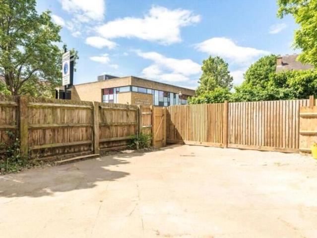 3 bedroom end of terrace house for rent in Weymouth Avenue, London, W5