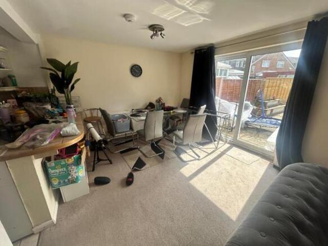 3 bedroom end of terrace house for rent in Welcombe Avenue, Swindon, SN3
