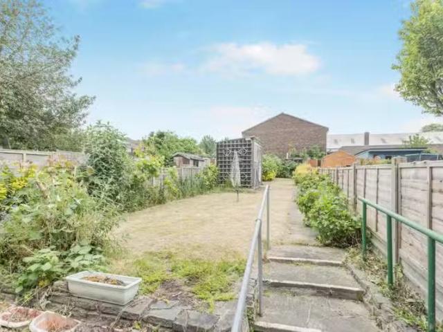 3 bedroom end of terrace house for rent in West View Road Swan.