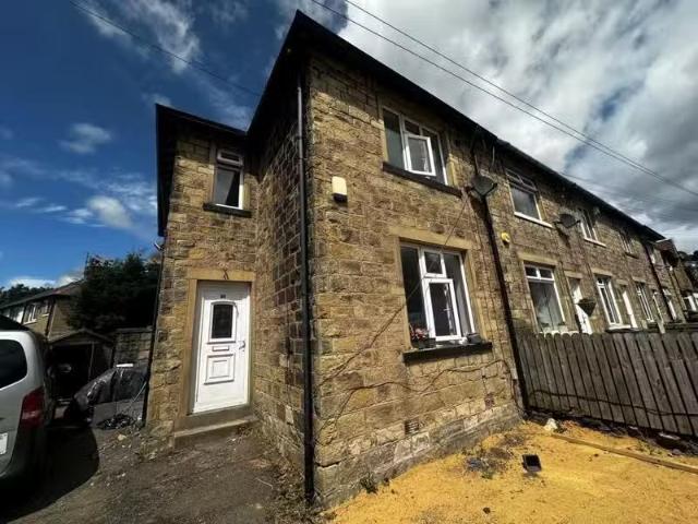 3 bedroom end of terrace house for rent in Westlea Avenue, Rid.