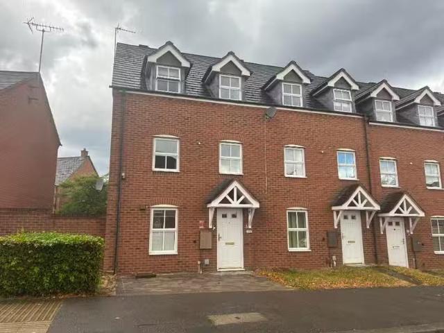 3 bedroom end of terrace house for rent in Wharf Lane, Solihul.