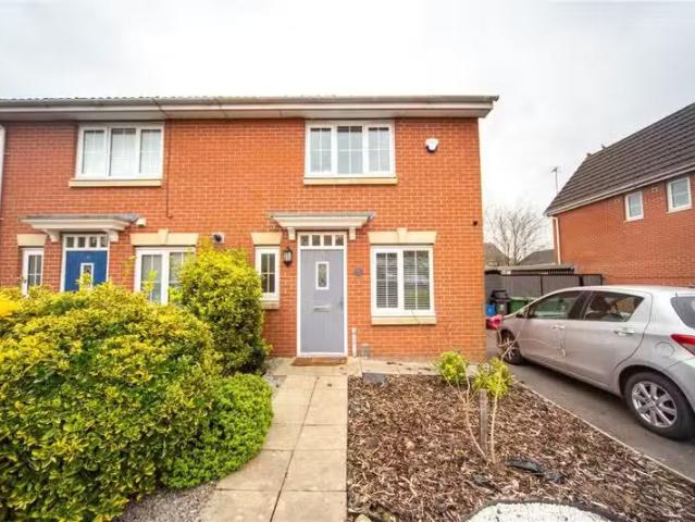 3 bedroom end of terrace house for rent in Willowbrook Gardens.