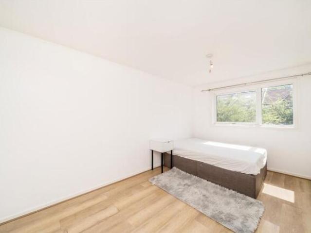 3 bedroom end of terrace house for rent in, William Margrie Close, SE15