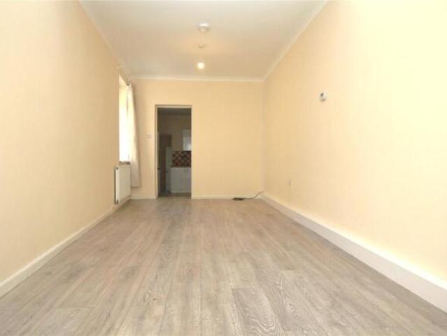 3 bedroom end of terrace house for rent in William Street, Swindon, Wiltshire, SN1