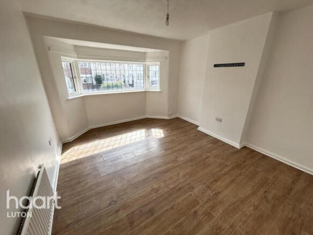 3 bedroom end of terrace house for rent in Wilsden Avenue, LUTON, LU1