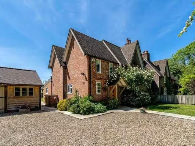 3 bedroom end of terrace house for rent in Windy Nook, Bower H.