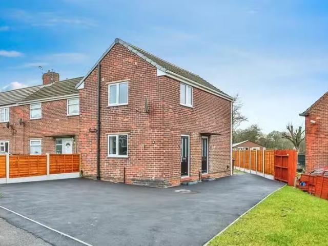 3 bedroom end of terrace house for rent in Wirksworth Road, IL.