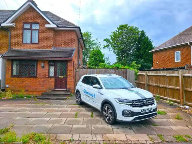 3 bedroom end of terrace house for rent in Wychbold Crescent.