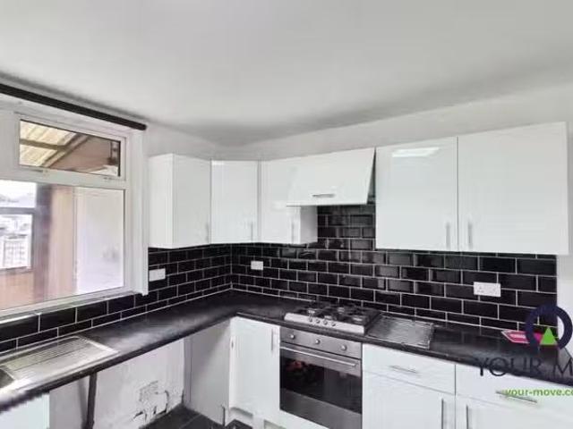 3 bedroom end of terrace house for rent in Wyken Grange Road.
