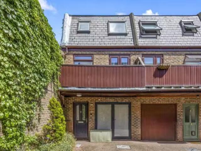 3 bedroom end of terrace house for rent in Wynnes Mews, Hove.