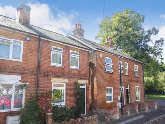 3 bedroom end of terrace house for rent in Town Centre RG21