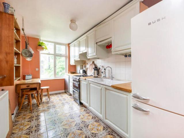 3 bedroom end of terrace house for rent in Tollington Park, Holloway, N4