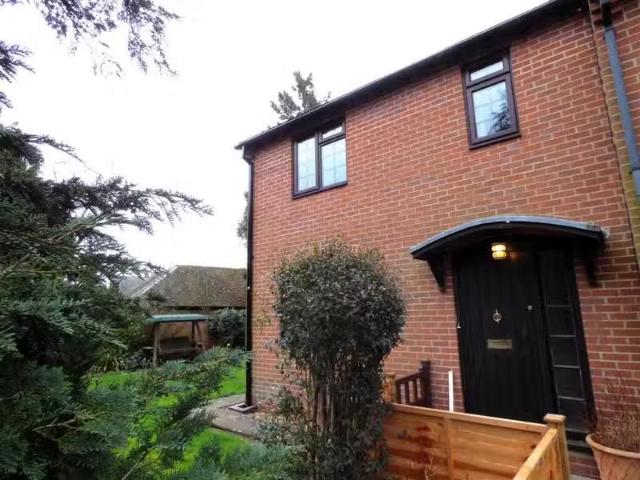 3 bedroom end of terrace house for rent in Telegraph Street, S.