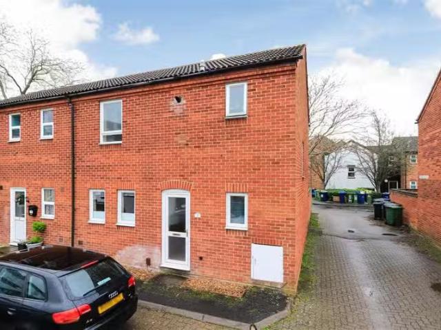 3 bedroom end of terrace house for rent in Temple Court, Cambr.