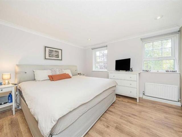 3 bedroom end of terrace house for rent in Temple Road, Kew, TW9