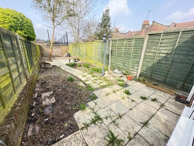 3 bedroom end of terrace house for rent in Tennyson Road, Luton, Bedfordshire, LU1 3RS, LU1